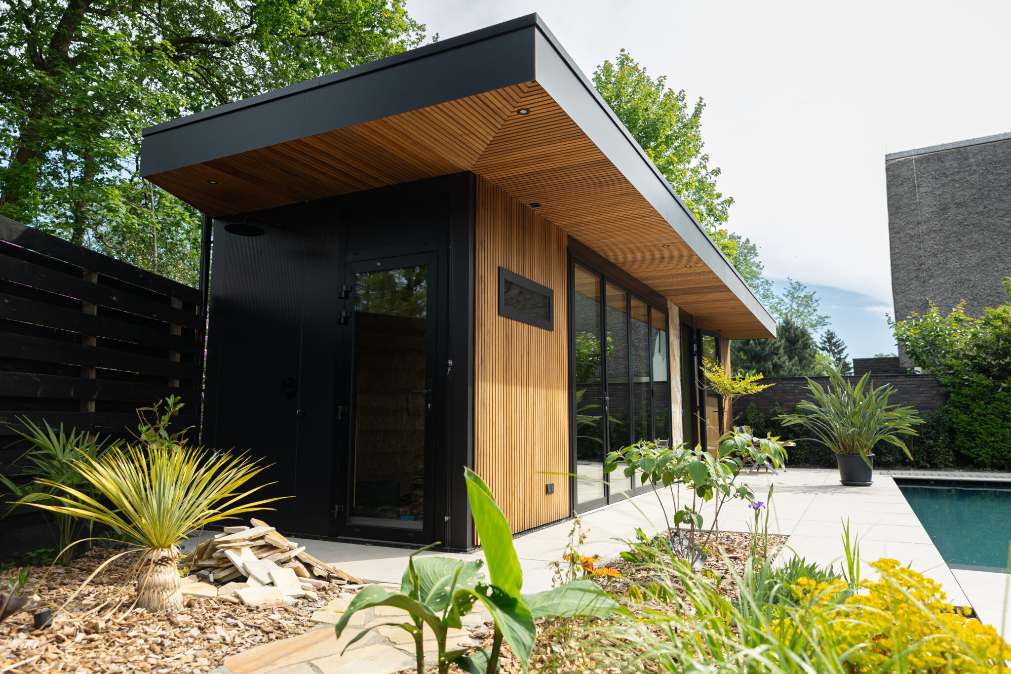 Poolhouse met Triple Rhombus gevel en overstek – Housewood